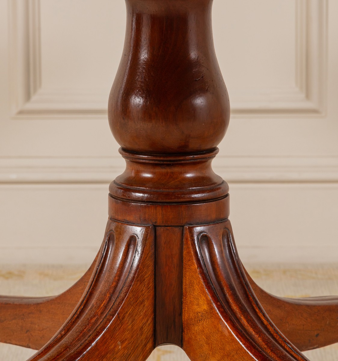 A fine George III Sheraton satinwood breakfast table crossbanded with ...